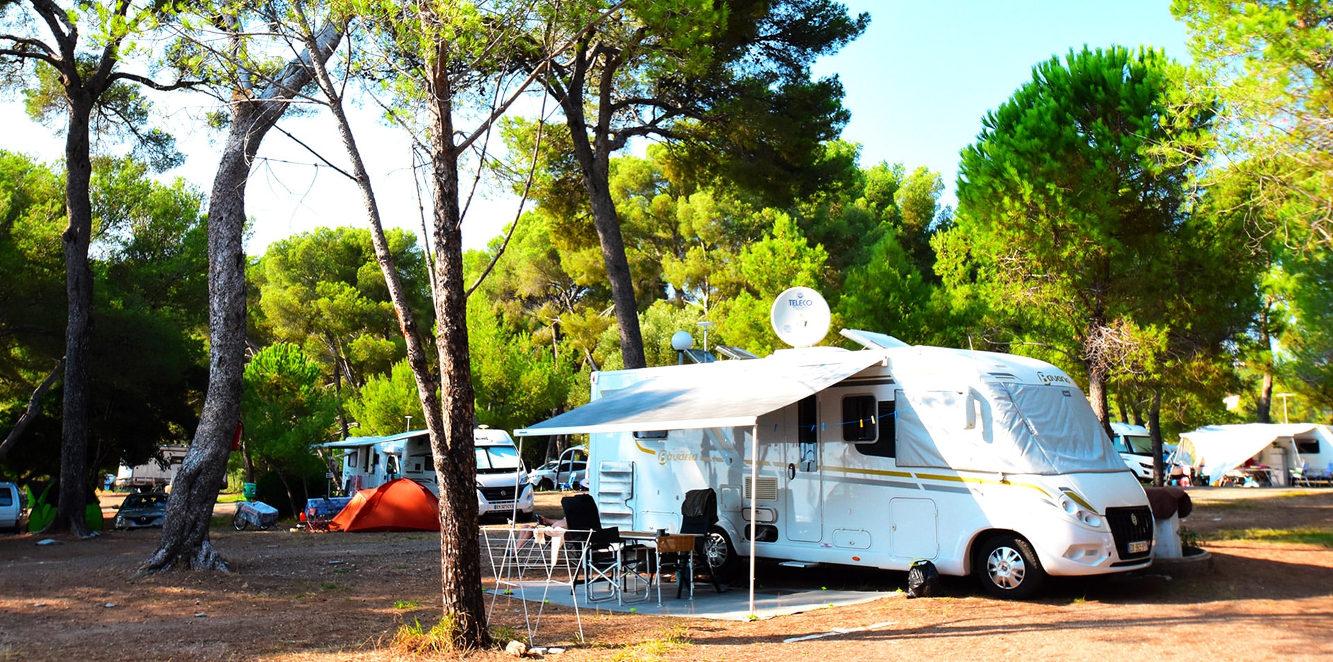 Camping pitch Pitch 2 fleurs côté réception 2-6 pers. m² Agay, Côte d'Azur
